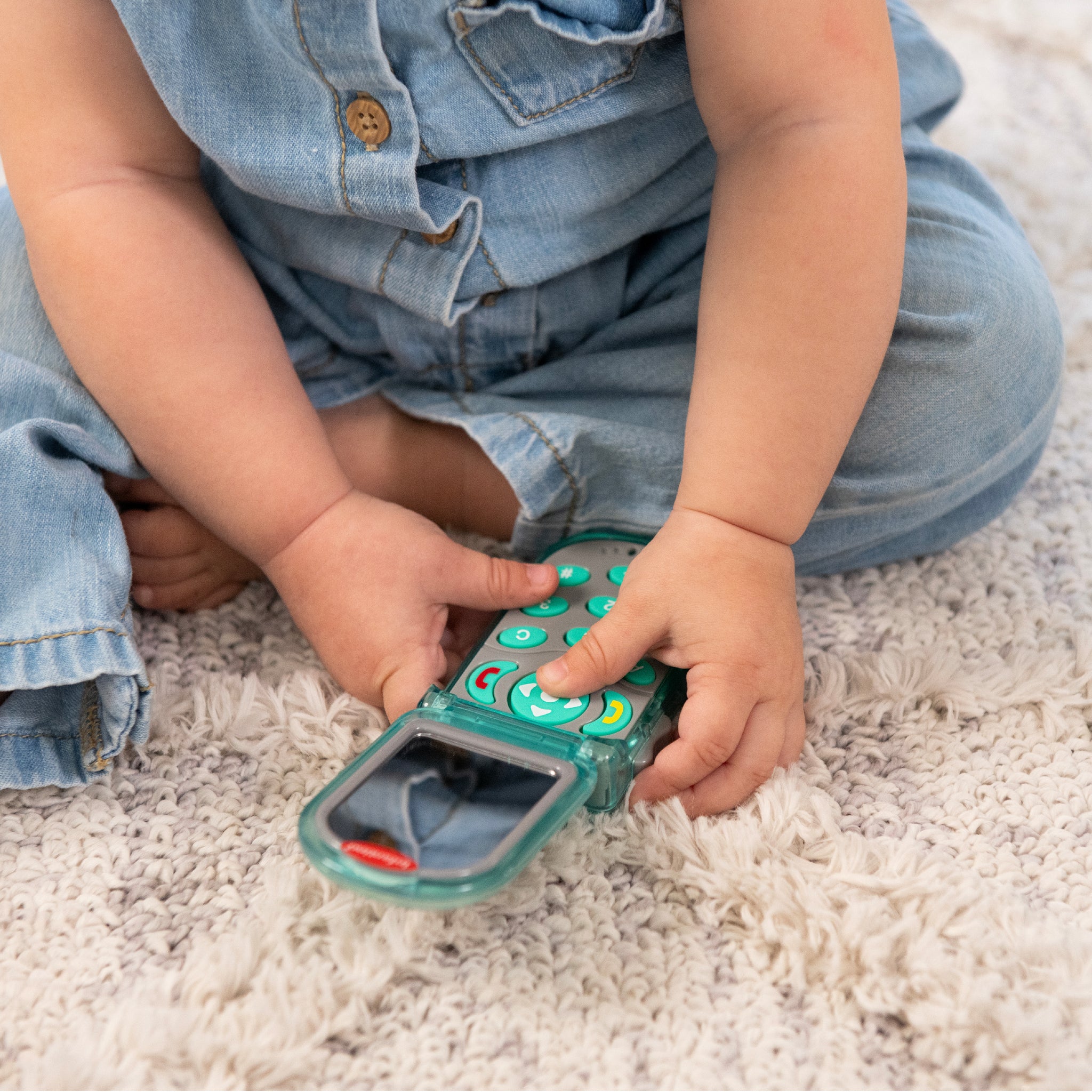 Flip & Peek Fun Phone™ Translucent – Infantino