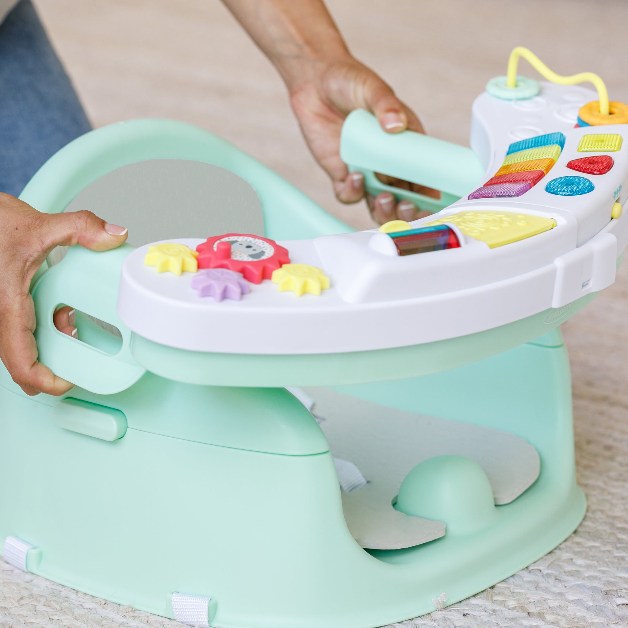 Music & Lights 3-in-1 Discovery Seat & Booster – Infantino