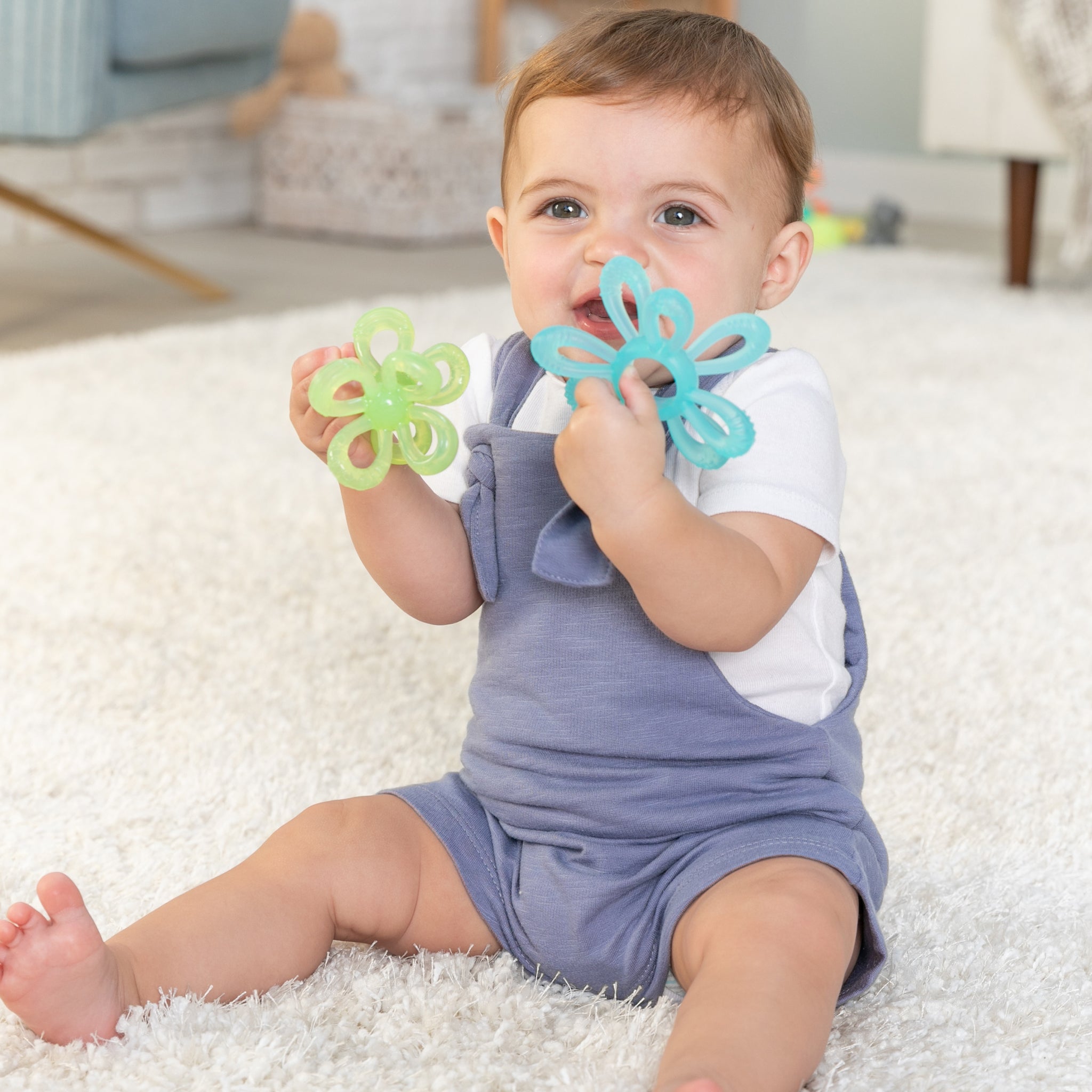 2-in-1 loopy teether & ball™ – Infantino